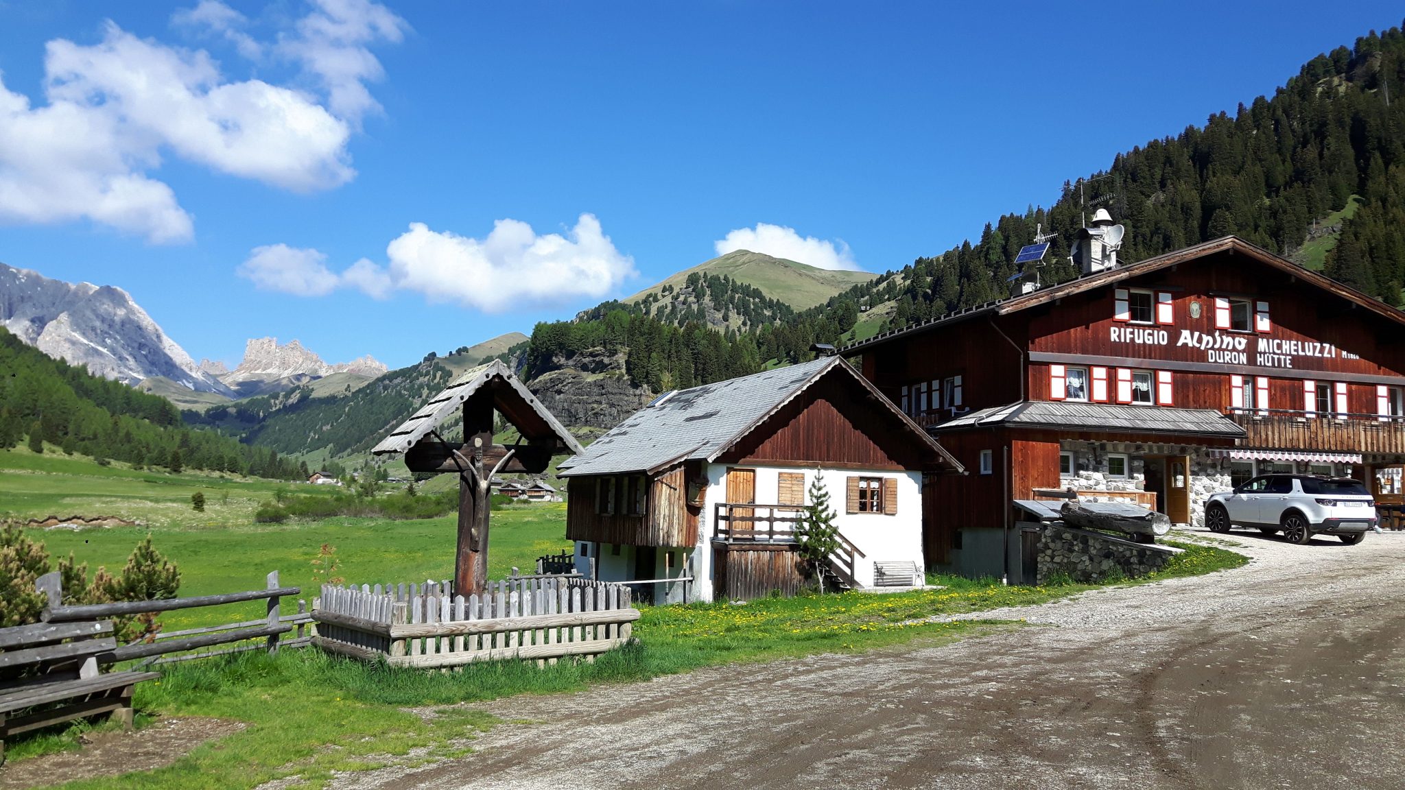 Rifugio Micheluzzi: Un Paradiso Montano